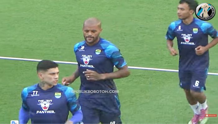 VIDEO: Gabung Latihan Hari Ini, Pemain Asing Persib Langsung Unjuk Gigi VIDEO: Gabung Latihan Hari Ini, Pemain Asing Persib Langsung Unjuk Gigi